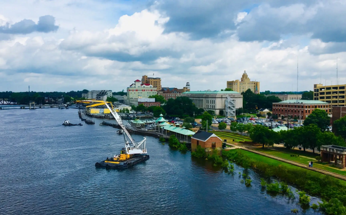 How Dredging Contractors Transform City Waterways
